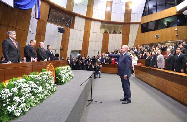 Juró el nuevo fiscal general, Emiliano Rolón, con el compromiso de ... Juró el nuevo fiscal general, Emiliano Rolón, con el compromiso de ...