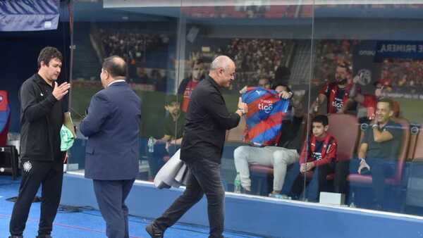 Francisco Arce: “Mi nombre está en la historia de Cerro Porteño” Francisco Arce: “Mi nombre está en la historia de Cerro Porteño”